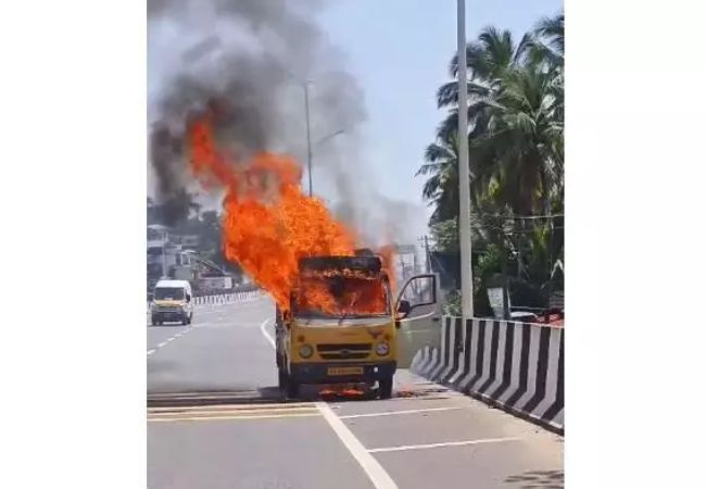 Mini tempo carrying fish gutted in fire on Kasaragod-Mangaluru highway ...