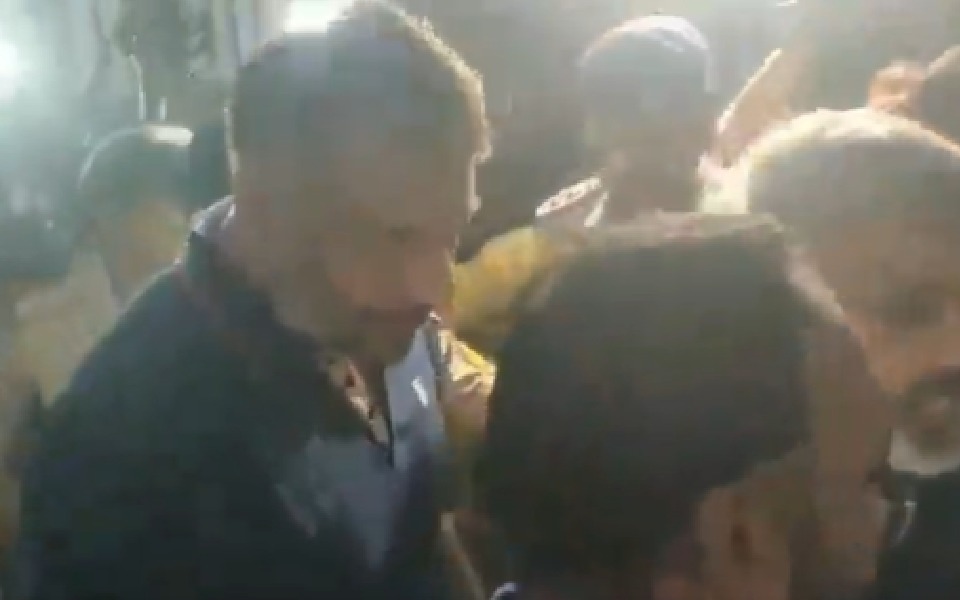 Actor Darshan gets bail in murder case on medical grounds, released ...